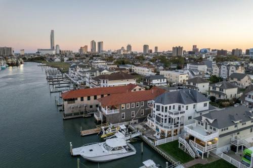 The Capone House-historic Bayfront Home W/hot Tub - Atlantic City, NJ