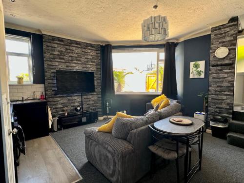 Bournemouth's Hidden Garden Apartment - Bournemouth