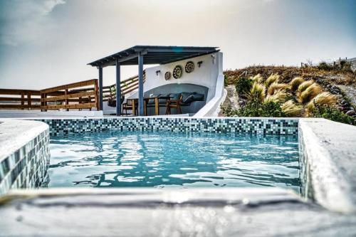 Panoramic Villa In Akrotiri With Stunning Views - Santorini
