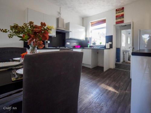 12 Cornwallis Lodge Family Room 1 - Stoke-on-Trent