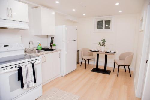 Luxurious Home Away From Home - Pickering