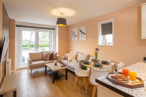 The Monument Apartment, 2 Bedrooms, 2 Bathrooms, Private Balcony, Open Plan Kitchen, Recently Renova - Oxford