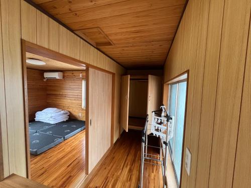 閑静な立地 繁華街とコンビニ バス停徒歩圏内 奄美 Guest House Iroha 1日1組 2025年5月 Open Quiet Location Near Downtown One Gro - 奄美市