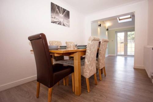 Cozy 3-bedroom Home In Luton - Luton