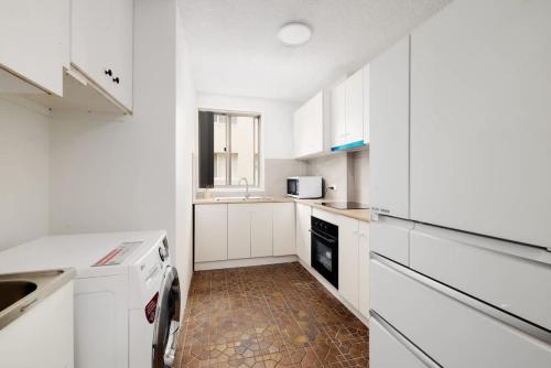 Beachfront Bliss 2br Ocean Breeze Hideaway Parking - Broadbeach