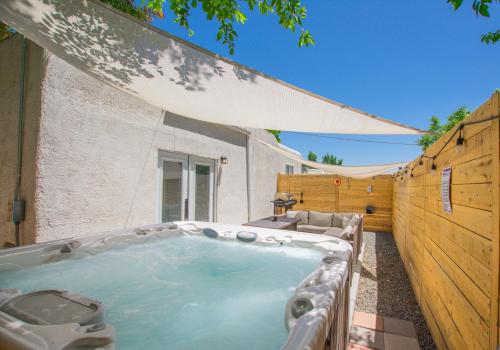 Cowboy Den-private Hot Tub-game Room-pet Friendly-no Pet Fees! - Albuquerque