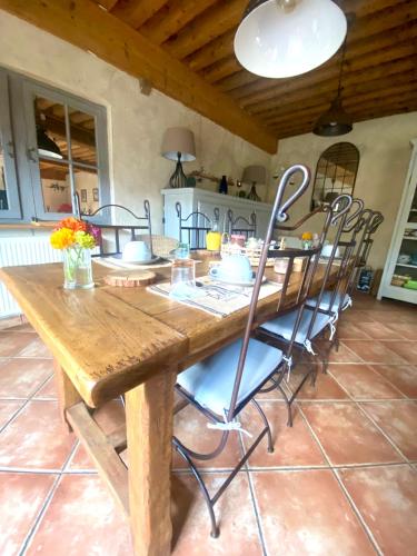 Une Ferme En Ville Chambres D'hotes, Table D'hotes, Petit Dejeuner Compris - Lyon