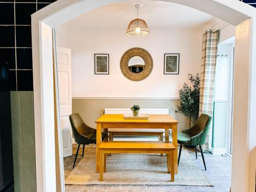 Castle View, By Solace Stays - Cardiff