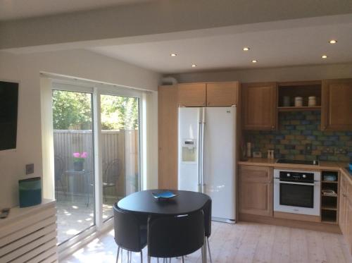 Garden Bungalow - Separate Entrance - Watford