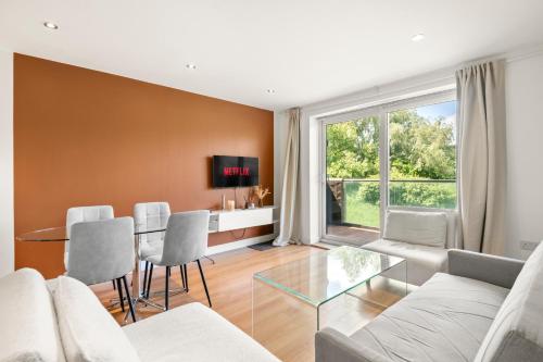 Spacious 2br 2ba Ground Floor Apartment In Rg2 - Ideal For Contractors & Business Stays, Free Parkin - Reading