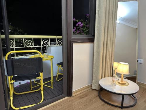 Vietnam Travelers Home 2 - Queen Room With Balcony - Hanói