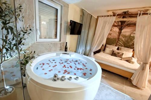 Jardin D'eden : Sauna, Balneo & Jardin Privatif - Deauville