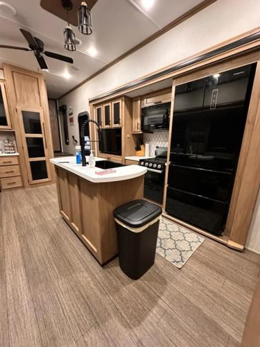 Luxury Lakeside Retreat - The Cozy Wondrous Weekendator - Lake Wallenpaupack, PA