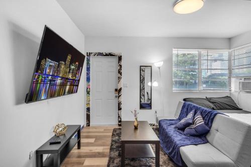 From $53pp - Studio 01 in Edgewater - 10 mins walk to Wynwood, Miami, FL