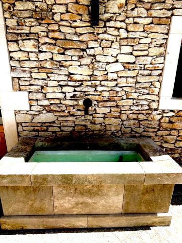 Maison en pierre - Location saisonnière, 190 Chemin du Mas, 26230 ...