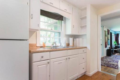 Private Green Cottage Near Downtown - Asheville, NC