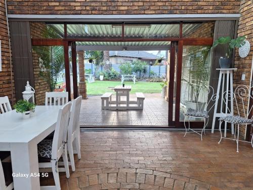 Zhantique Guest House 2- Unit 5 - Germiston
