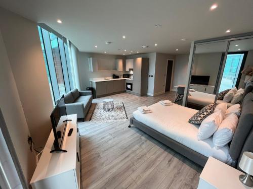 Cosy Studio With Private Entrance & Parking - Bracknell