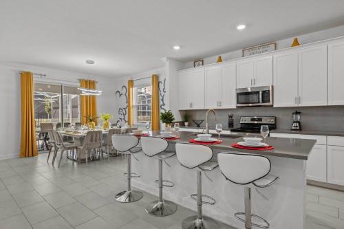 Fully Themed 6bed Fantasy Escape Near Disney - Davenport, FL