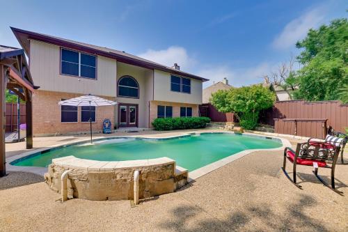 Large Luxury Home With Saltwater Pool - Denton, TX