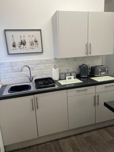 Spacious And Stylish Apartment In South Shields, Near The Beach, Funfair, South Tyneside Hospital, A - South Shields