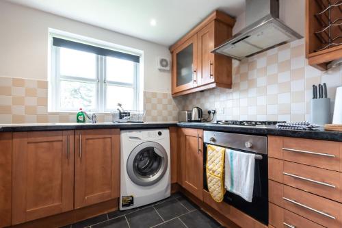 Contractor Base 2br Parking - Southampton