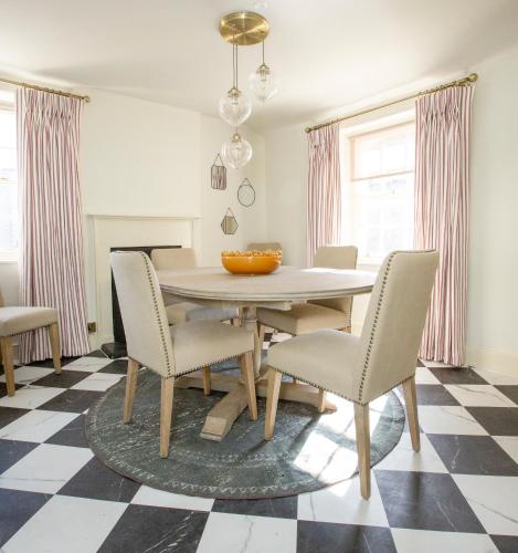 Luxurious Town Centre Apartments - Cirencester