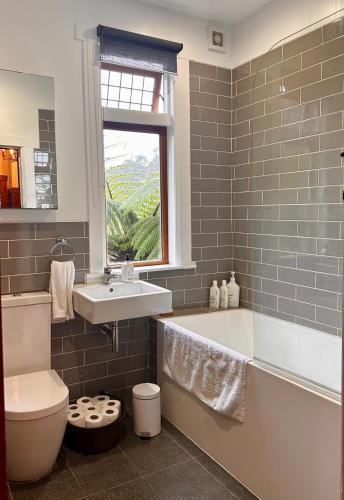 Double Bedroom In Stylish House With Free Parking - Wellington