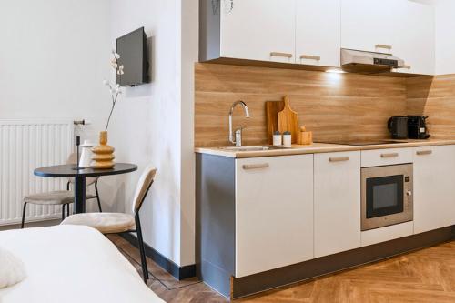 Stylish Studio With Balcony, Near Tilburg Station - 틸부르흐