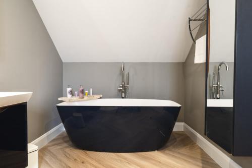 Bushmills Luxury Getaway W Bath - Portballintrae