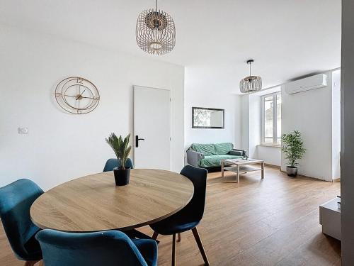 Immeuble Complet Climatise, 24 Couchages, Centre Ville, Proche A75 - Auvergne