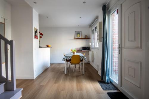 Large Quiet House, In The City Center - 릴