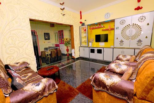 Sri Sakthi Home Stay - Free Pickup From Train Station-unstained Bed Sheets- Powerful Ac - Fast Wifi - Tirupati