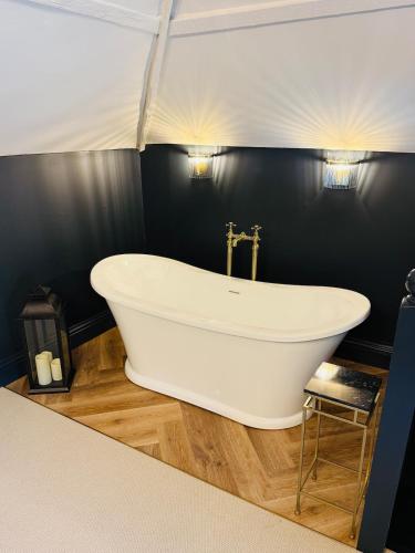 Charming Cottage In Heart Of Town - Southbourne