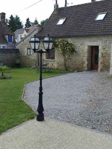 maison 2 chambres 4 lits 15mn Aéroport de Beauvais 5mn du château de la ...