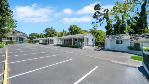 The Penny Lane Hotel - Hampton Bays, NY