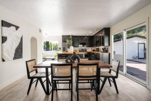 2-story Sanctuary - Spacious Hot Tub - Billiards - West Hills - Los Angeles