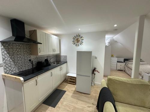 A Lovely And Cosy Studio Apartment - Brentwood