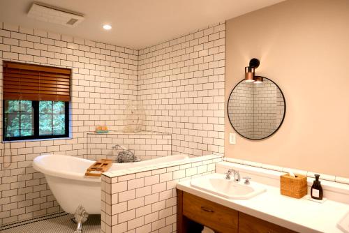 Hayama Farmstead Inn - Zushi