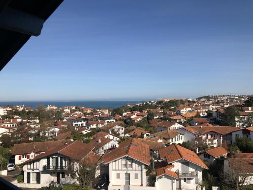 Appartement Avec Terrasse Et Piscine A Guethary, Proche Plages - Fr-1-239-604 - Saint-Jean-de-Luz