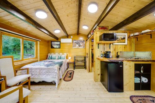 On Hobby Farm: Whidbey Island Tiny Home - Clinton, WA