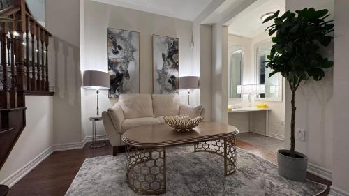 Kleinburg Luxe Town Residence 9 Queen Beds Sleeps 18 - Vaughan