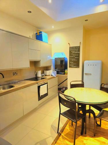 Central 2bedroom Apartment With Terrace And Garage - Londres