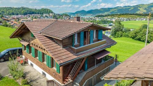 Chalet In The Countryside Kitchen Parking Lot - Spiez