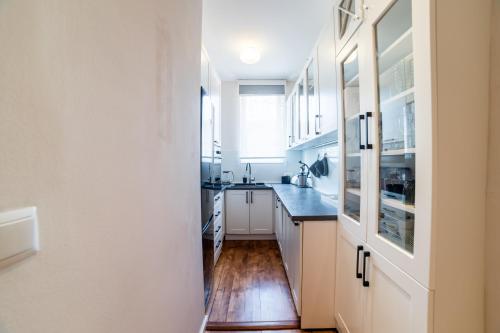 Maison Eleven Central 2-bedroom Apartment With Balcony And Private Parking - Sarajevo