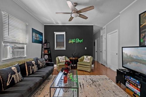 Charming 3br Apartment At Historic Salem Common - Lally's House" - Beverly, MA