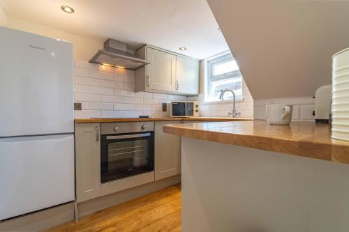 Margate Old Town & Beach, Stylish 3 Bed House With Garden - Margate