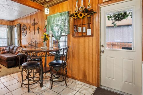 The Lazy Spur - Bandera, TX