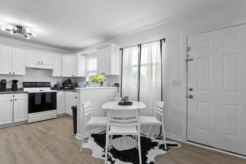 Zebra House - Close 2 All Tampabay Has To Offer - Tampa, FL