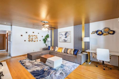 Spacious 3br, Sleeps 8, King Bed, Parking Garage, Fast Wifi - Wauwatosa, WI